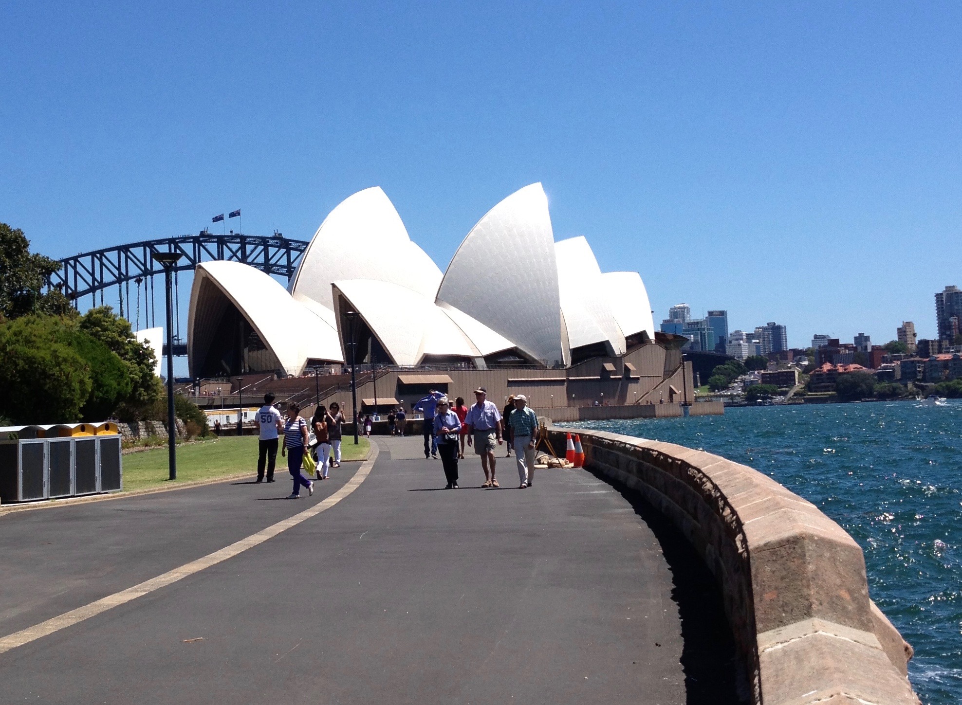 Immense Beauty: Sydney Opera House/Walt Disney Concert Hall – Barry D. Wood