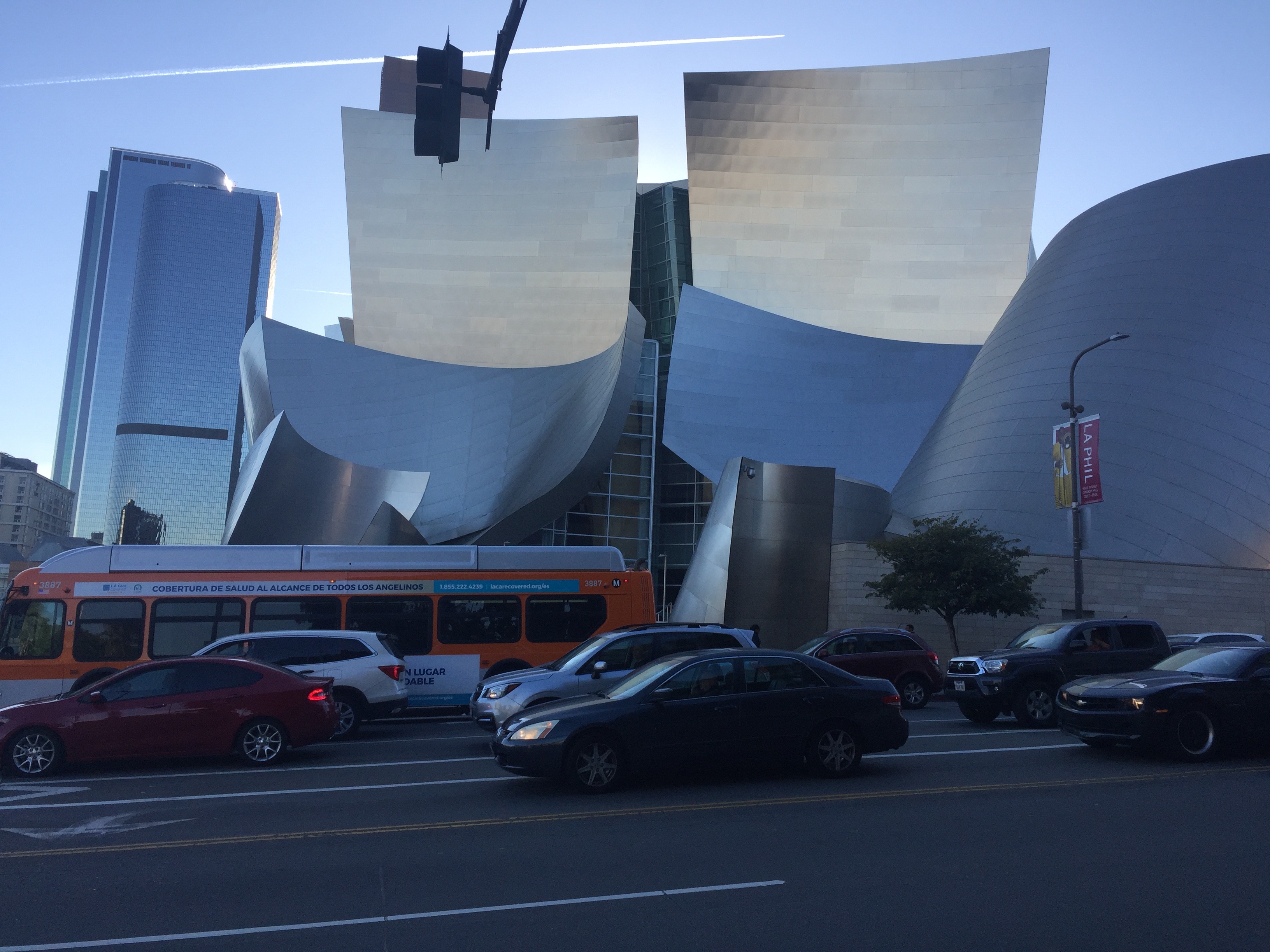 Immense Beauty: Sydney Opera House/Walt Disney Concert Hall – Barry D. Wood